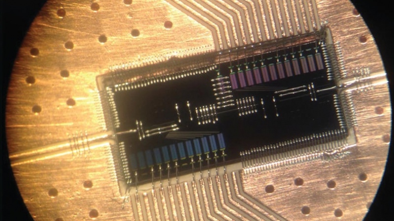 Electron-to-Photon Communication for Quantum Computing - Tech Briefs