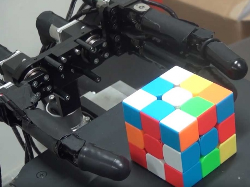 Three-Fingered Robotic Hand Masters Rubik's Cube - Tech Briefs