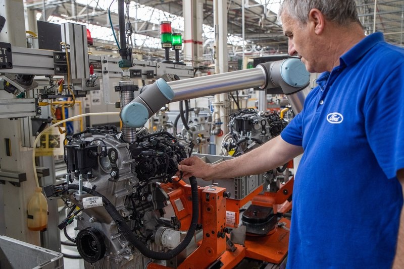 Collaborative Robots Help Optimize Assembly Line at Ford Romania - Tech ...
